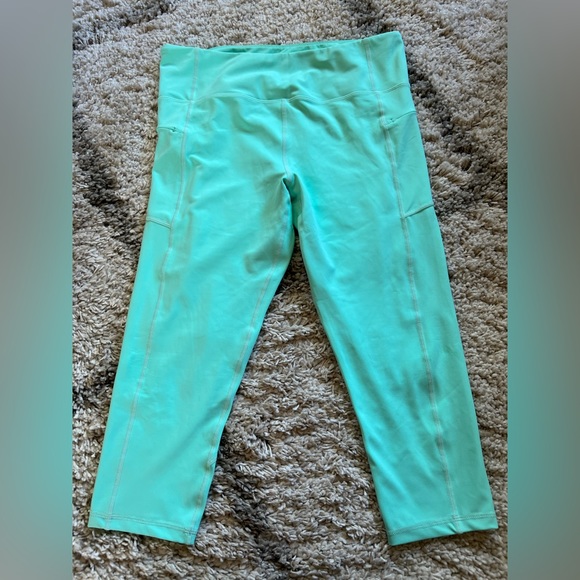 ZYIA | Pants & Jumpsuits | Zyia Light And Tight Zip Pocket Crop Legging ...